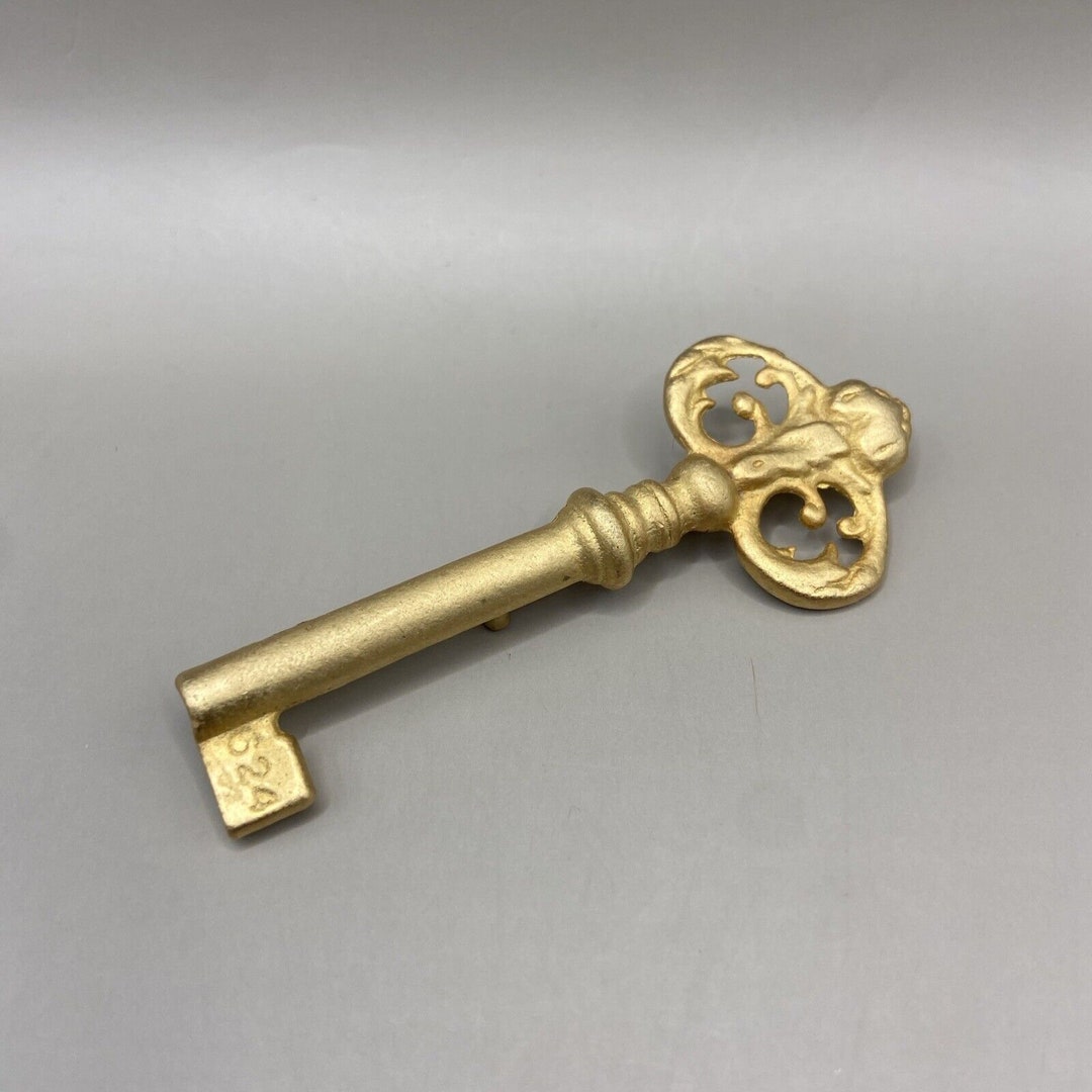 Ornate Vintage 624 Brass Skeleton Key Brooch Lapel Pin Matte Gold Tone ...
