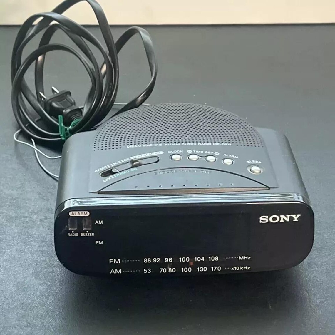 Sony ICF-C212 Dream Machine AM/FM Alarm Clock Radio, Battery Backup ...