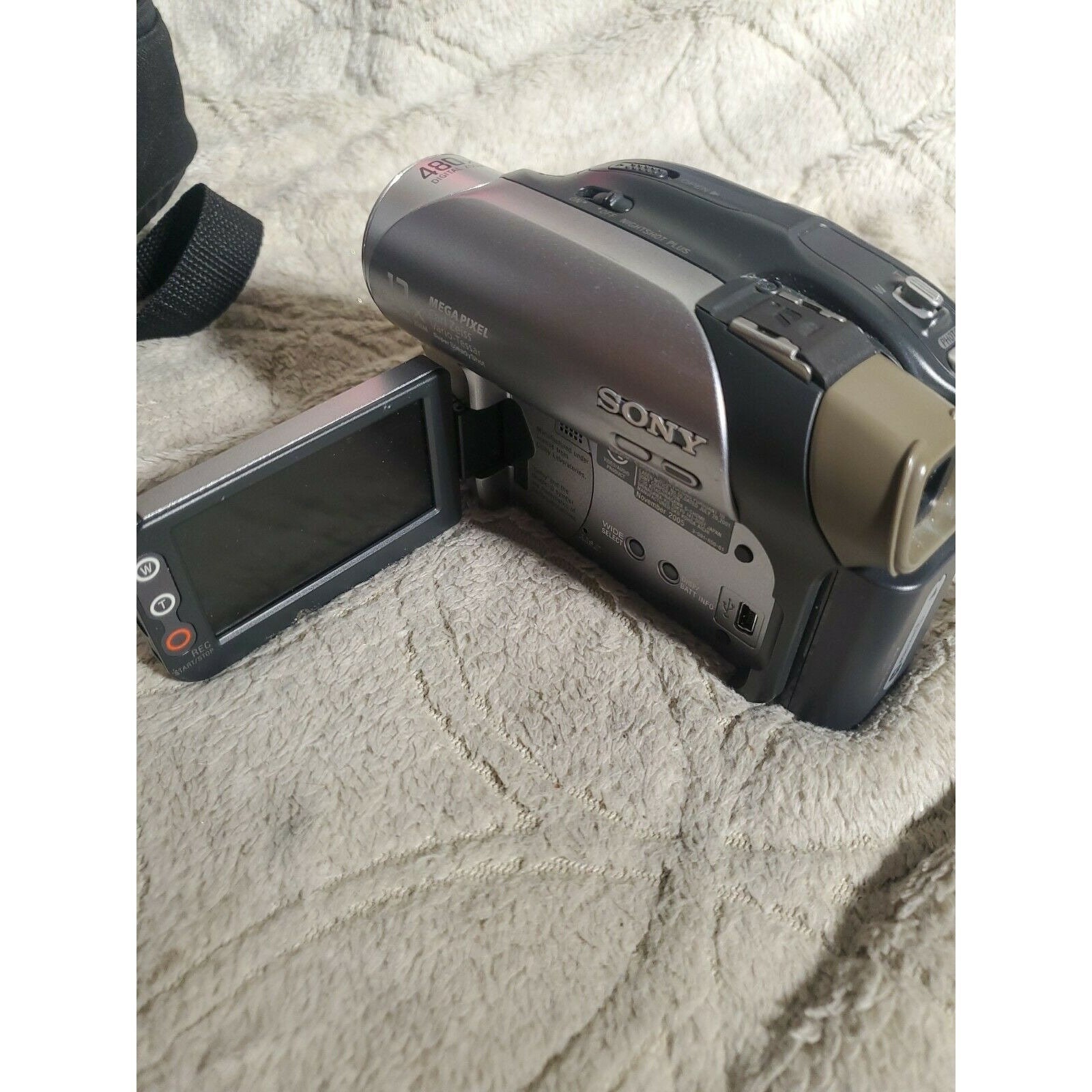 Sony Handycam DCR-DVD203 Mini DVD Camcorder Nightshot 12x Optical Zoom ...