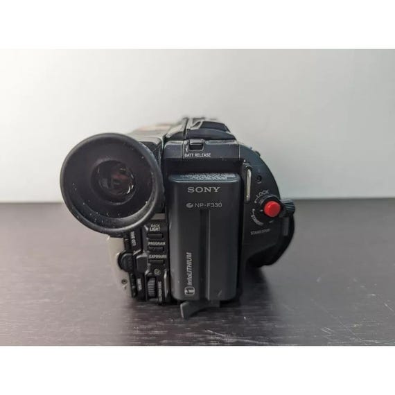 Sony CCD-TRV65 Handycam Camcorder Hi8 XR Home Video Camera Sony CCD-TRV65 Handycam Camcorder Hi8 XR Home Video Camera