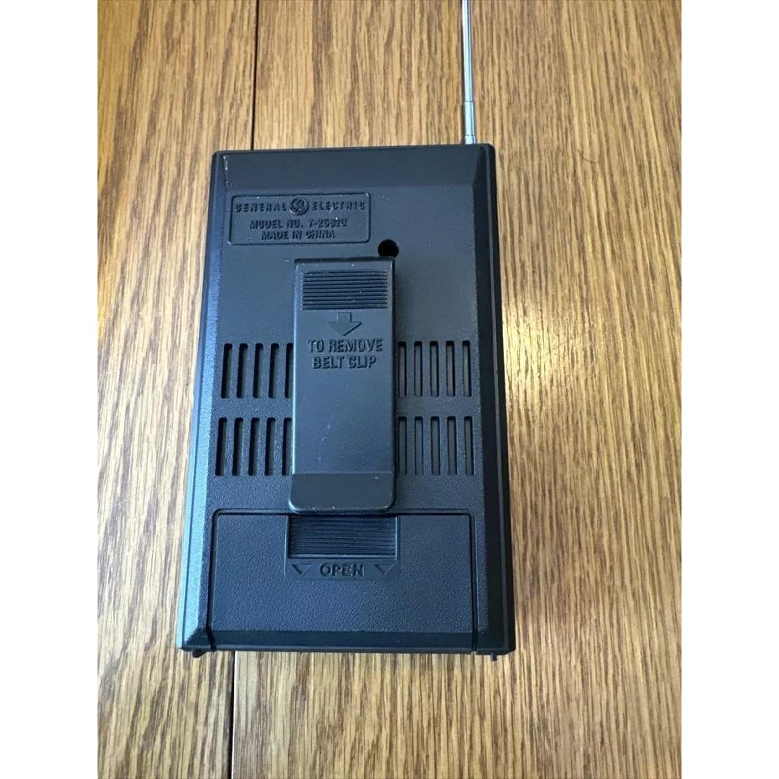 Vintage General Electric GE Portable Handheld AM/FM Radio 7-2582G Works ...