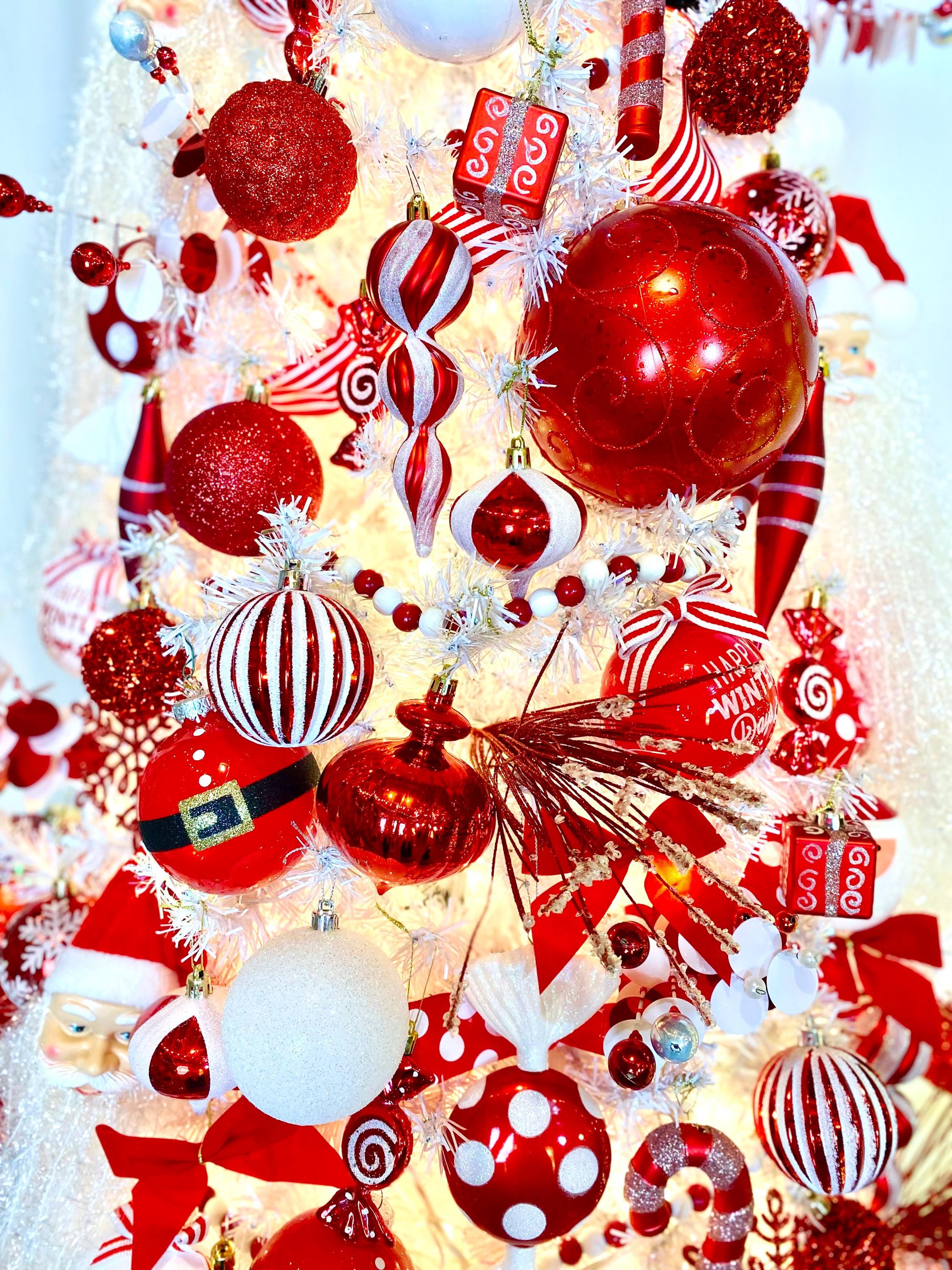 Santa Clause is Coming to Town Tree Decor 137 Piece Ornament Set FREE ...