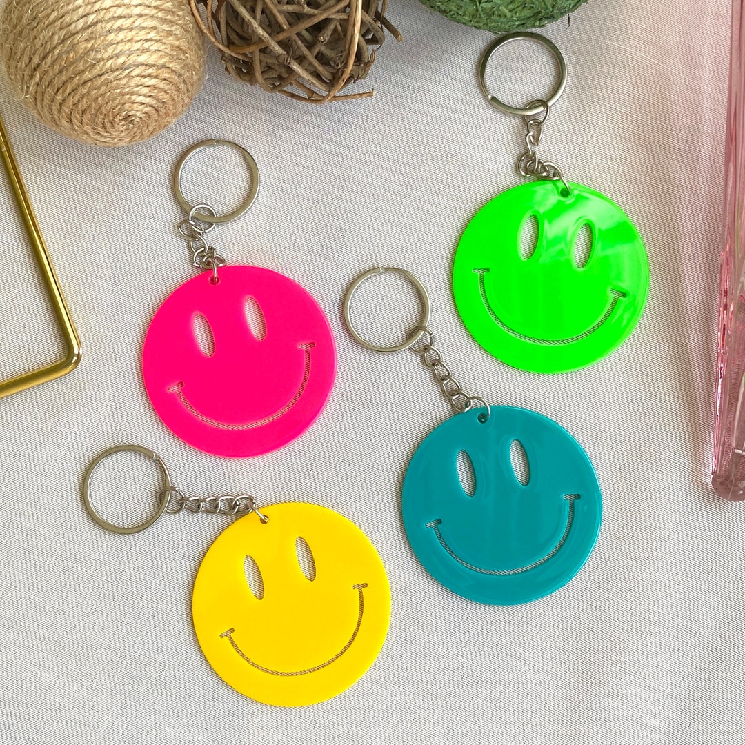 Smiley Keychain Cute Happy Face Pendant, Acrylic 70s Keyring, Tiny Fun ...