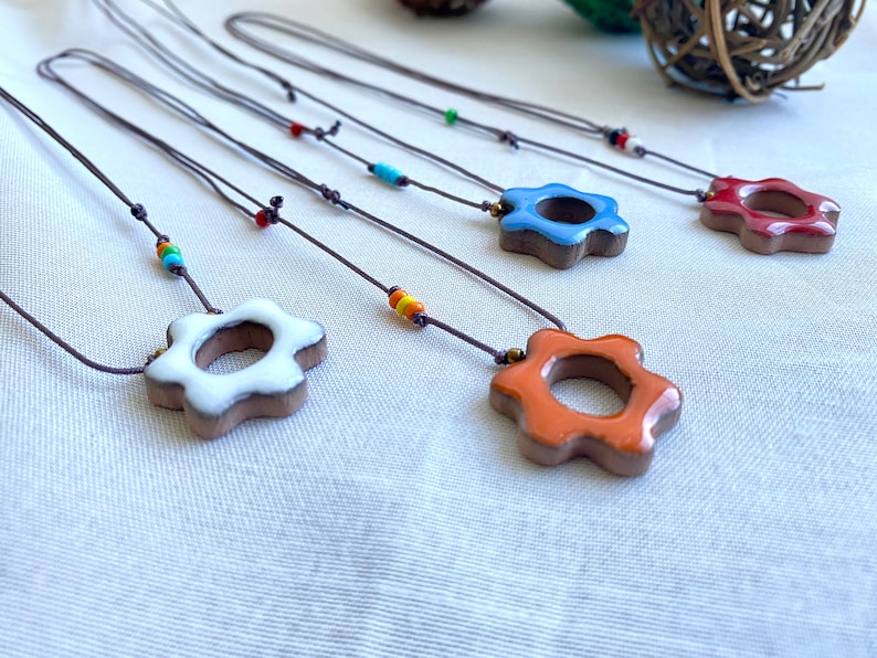 Fidget Jewelry Necklace, Tiny Daisy Ceramic Pendant Gift for Women ...