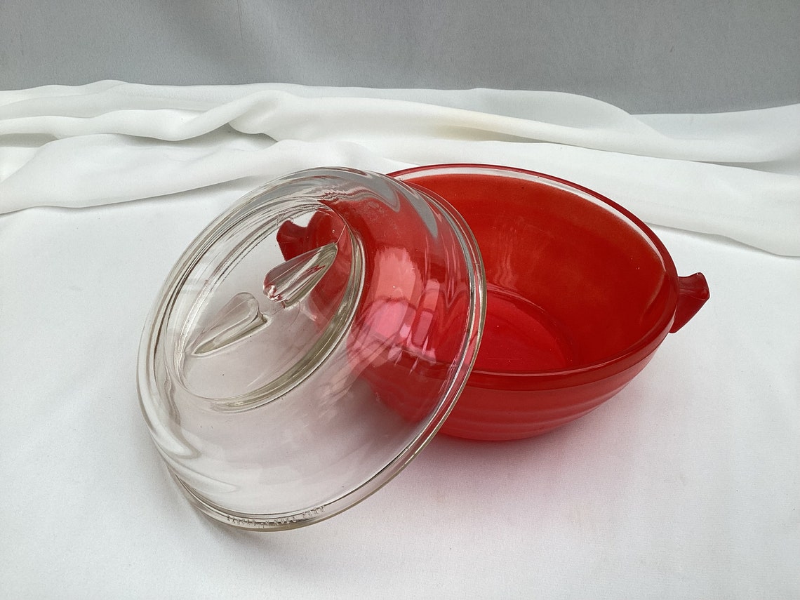 Red Sprayware Phoenix Pyrex Lidded Dish, Oven to Table. 1950’s Atomic ...