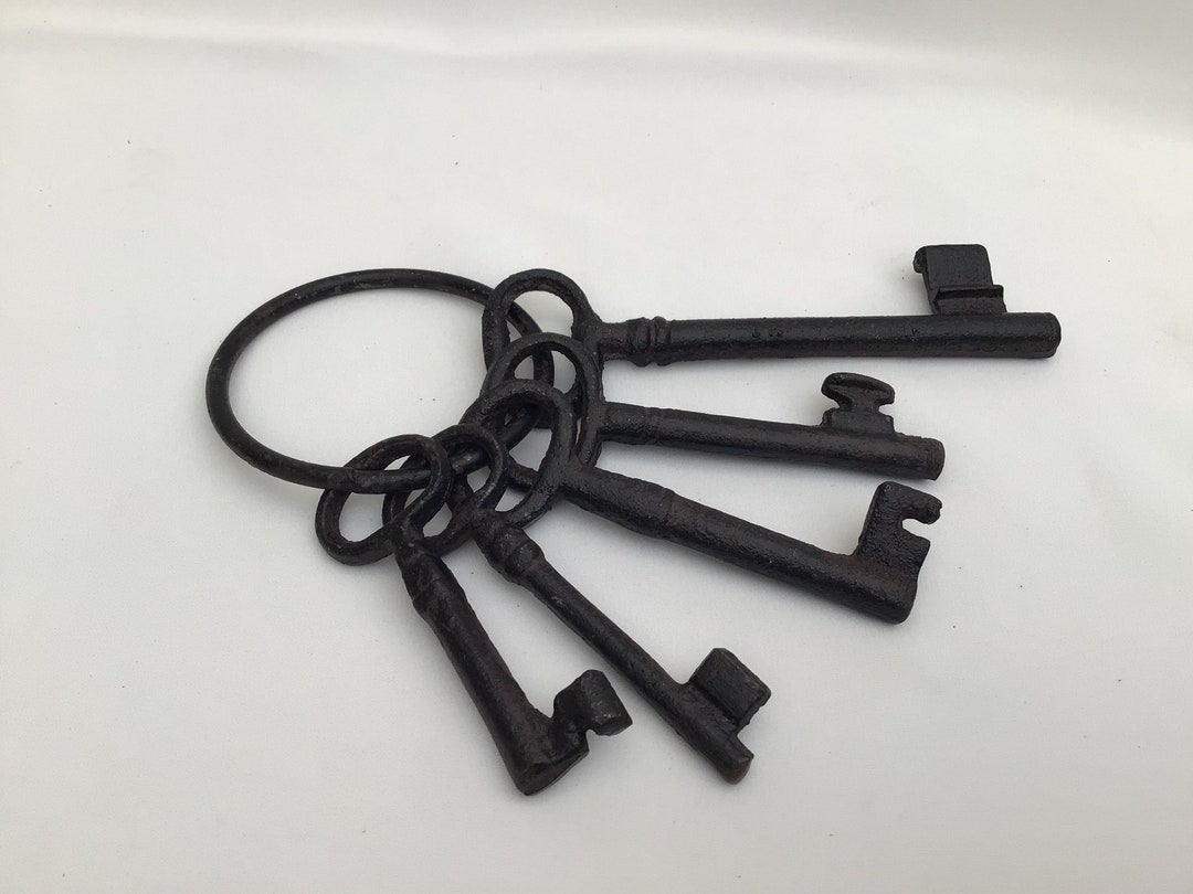 5 Large Cast Iron Keys, 15cm Largest One - Etsy