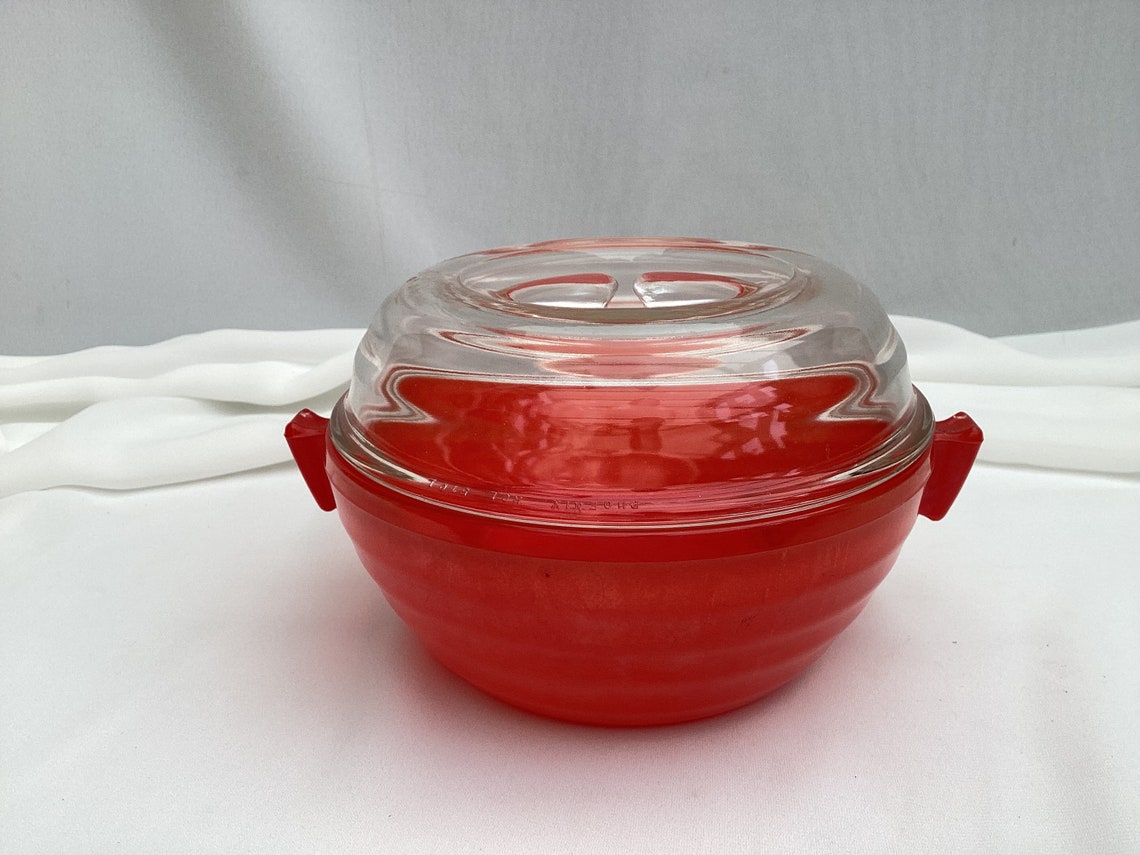 Red Sprayware Phoenix Pyrex Lidded Dish, Oven to Table. 1950’s Atomic ...