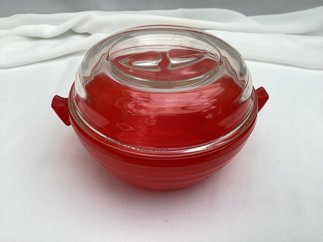 Red Sprayware Phoenix Pyrex Lidded Dish, Oven to Table. 1950’s Atomic ...