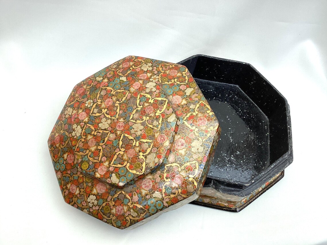 Large Mid 20th Century Indian Handcrafted Artdeco Lacquer Box. D.26cm ...
