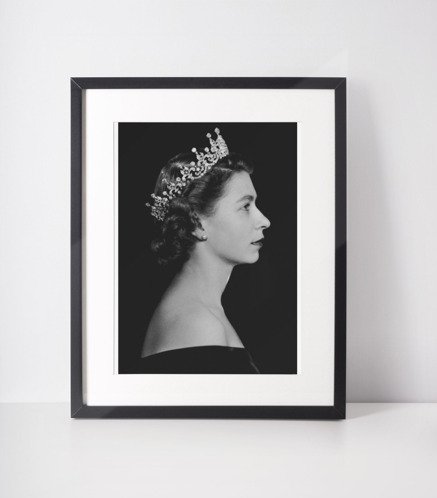 Queen Elizabeth II Portrait | Iconic Print | Jubilee | Wall Art ...
