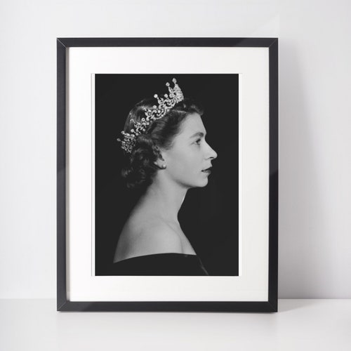 Queen Elizabeth II Art Print - Etsy