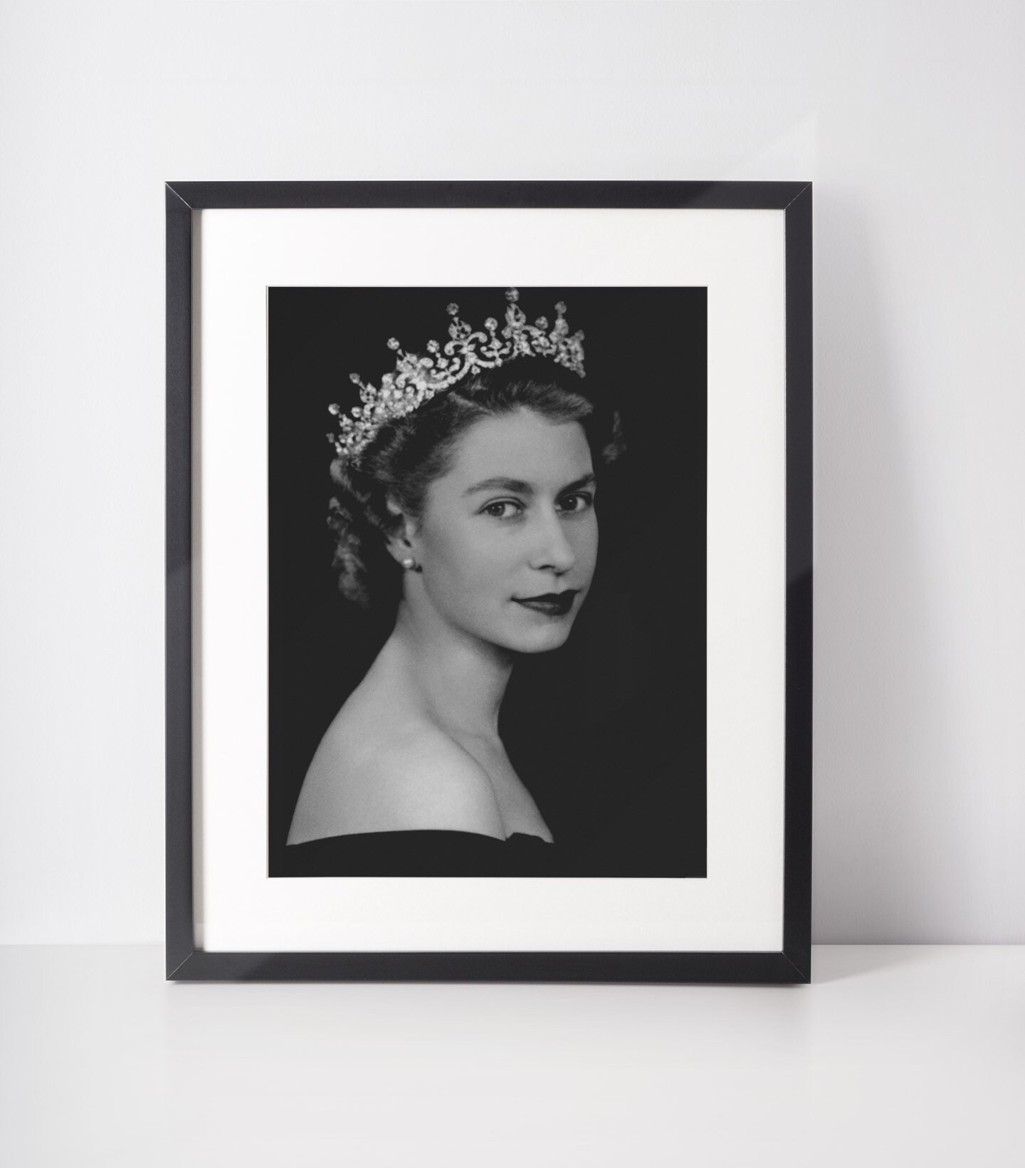 Queen Elizabeth II Portrait | Iconic Print | Jubilee | Wall Art ...