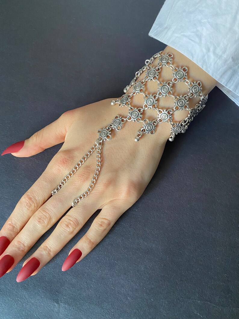 Hand Bracelet Hand Chain Ring Attached to Bracelet Vintage - Etsy