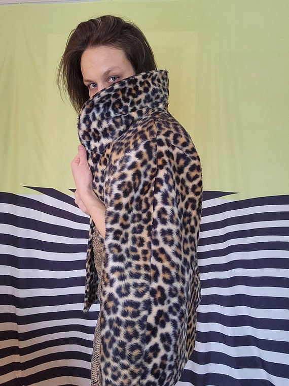 60's Plush Leopard Print Capelet - Gem