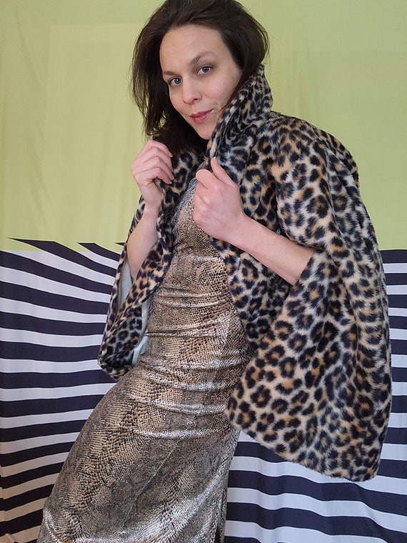 60's Plush Leopard Print Capelet - Gem
