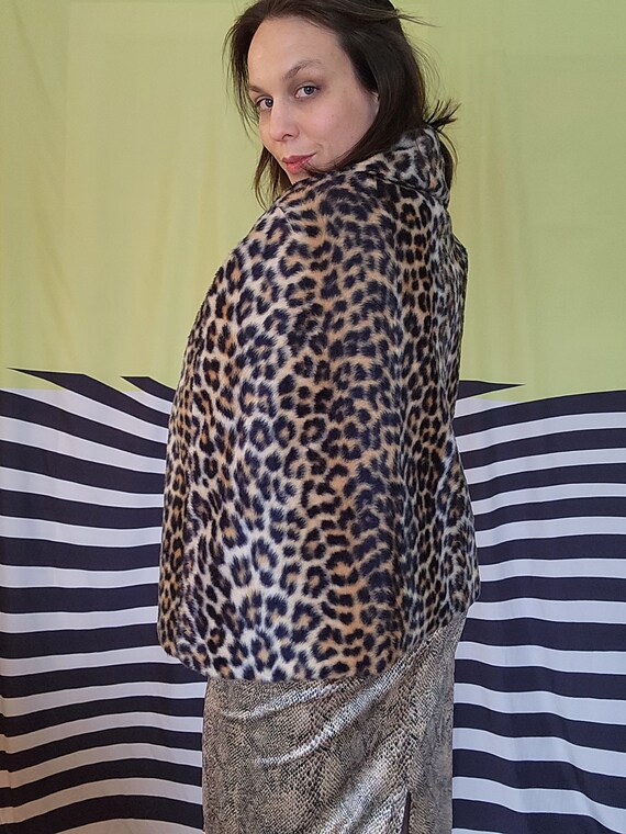 60's Plush Leopard Print Capelet - Gem
