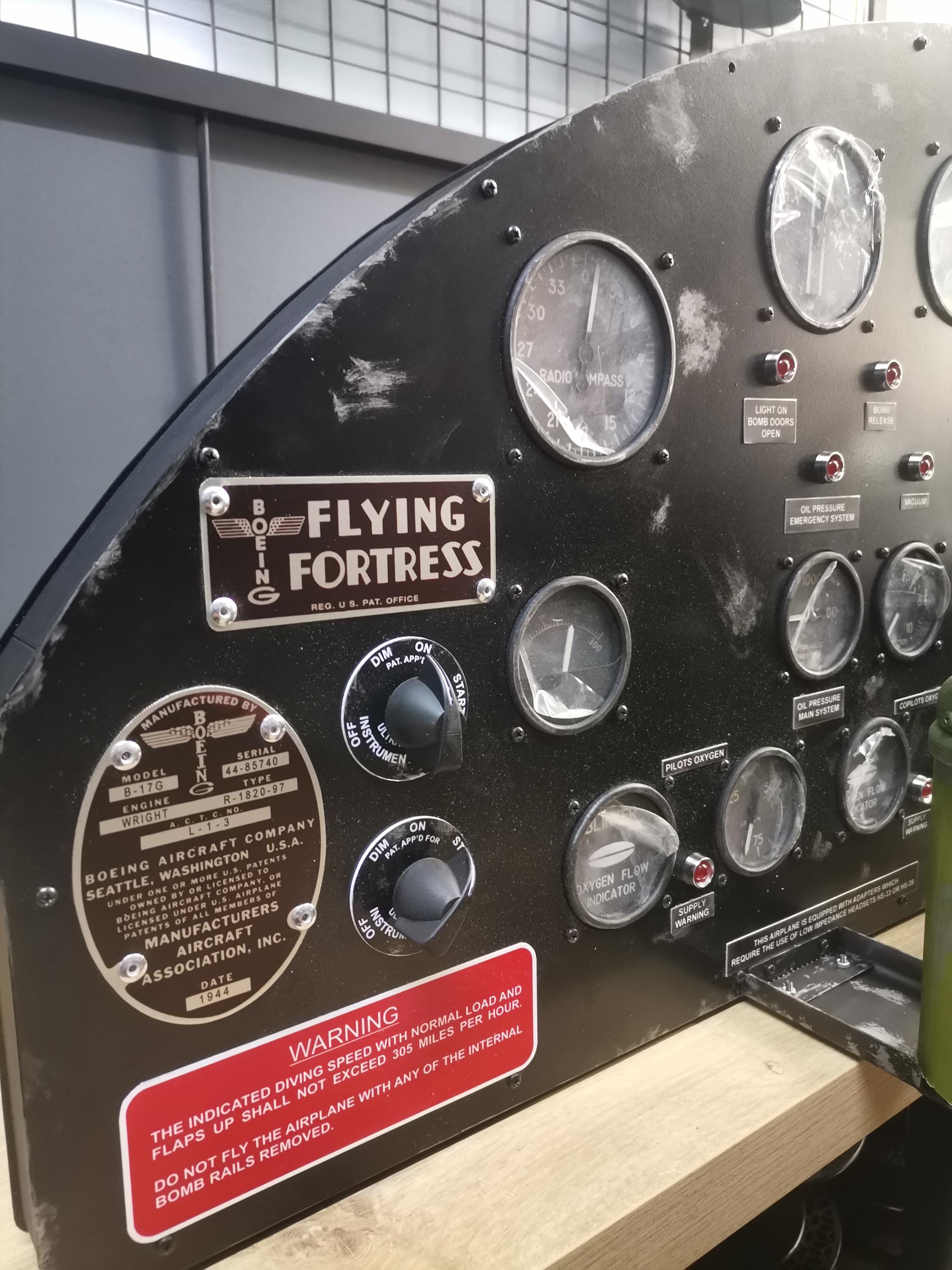 1/1 Scale Boeing B-17 Flying Fortress Instruments Panel and Throttle ...