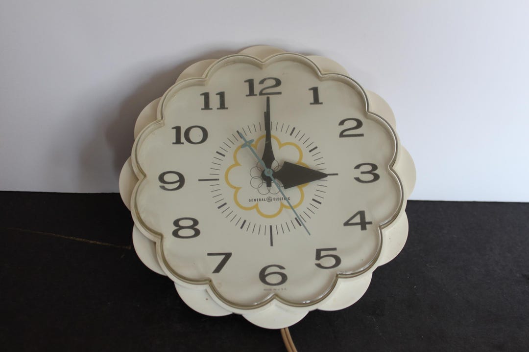 Vintage Retro Daisy Wall Clock. General Electric, WORKING, Retro ...