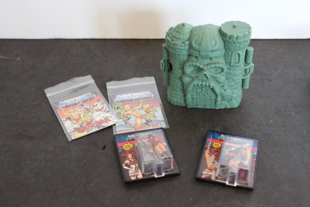 Vintage He Man Castle Grey Skull Miniature and Figurines. Teela, He Man ...