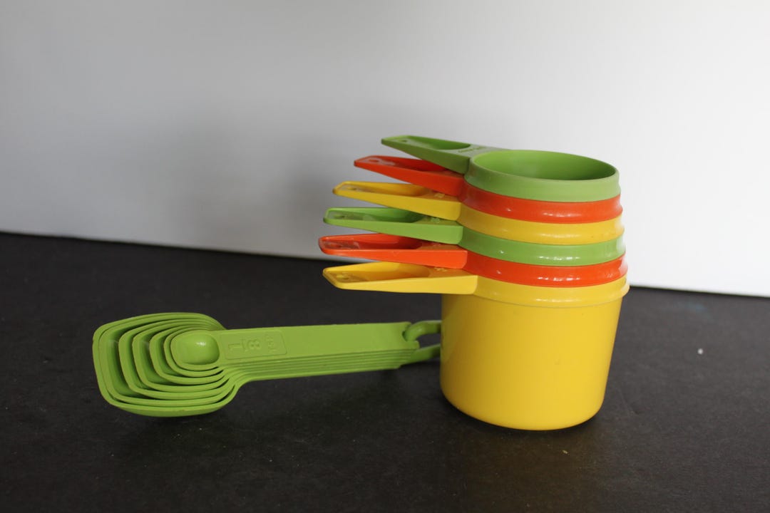 Vintage Tupperware Measuring Cup and Teaspoon Set. Excellent Condition ...