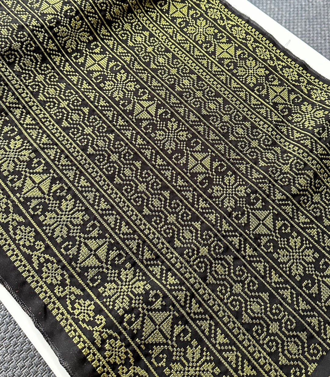 Authentic Jordanian/palestinian Tatreez Embroidery Fabric, 19-20 Inches ...