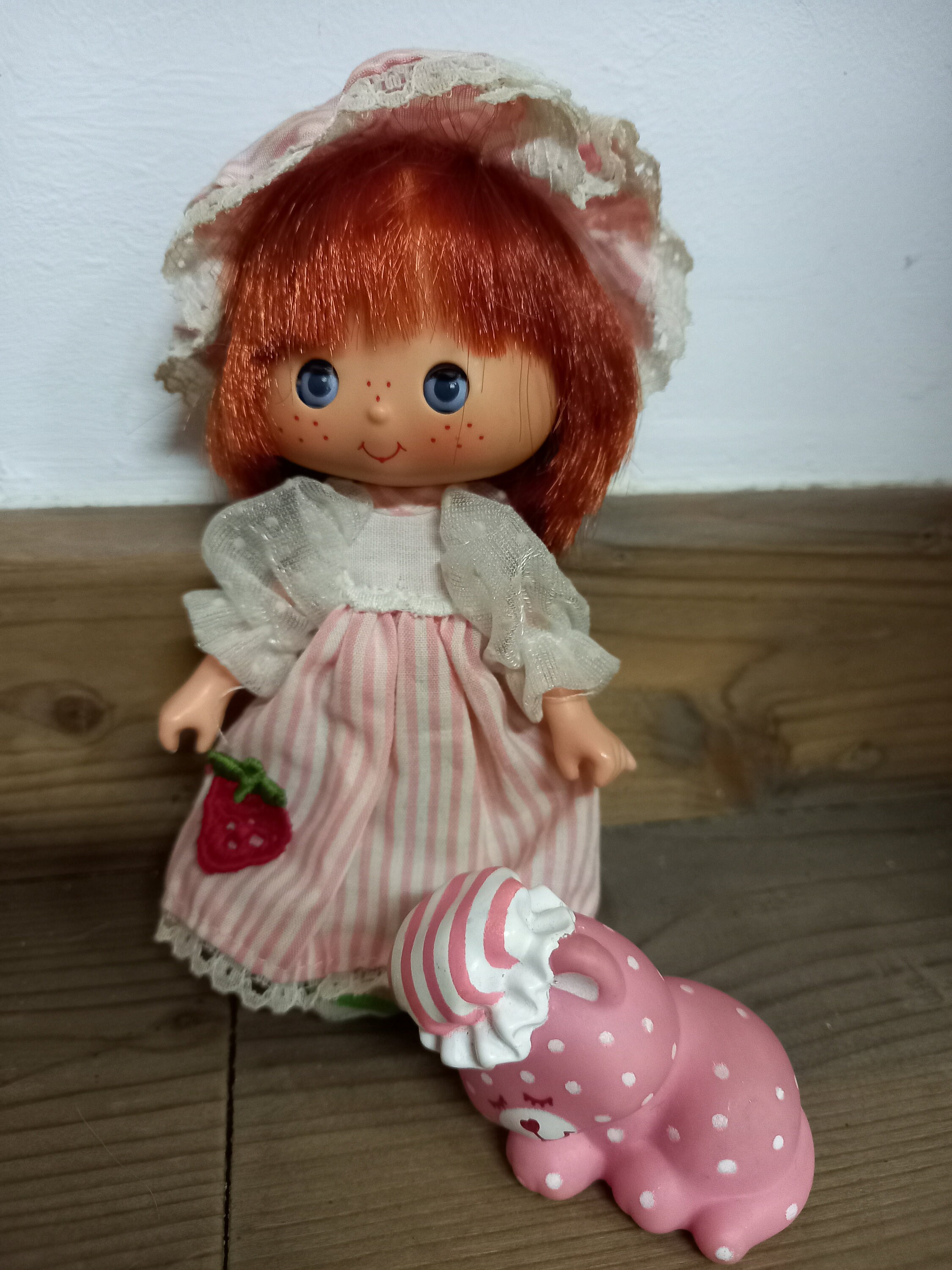 Strawberry Shortcake Sweet Sleeper - Charlottes With Strawberry ...