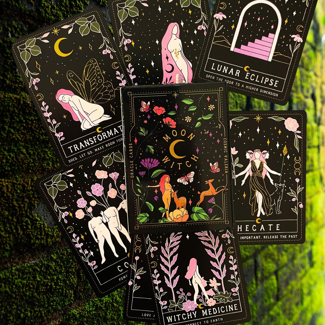 Moon Witch Oracle Deck: Unlock the Magic of the Moon I Cosmic Valeria ...