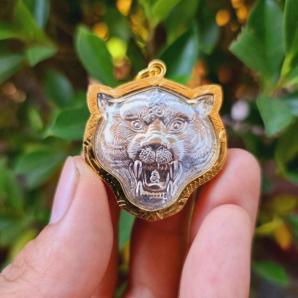 Buddhist Amulet LP Pern Tiger Monk Powerful Protection | Lp Pern Amulet ...