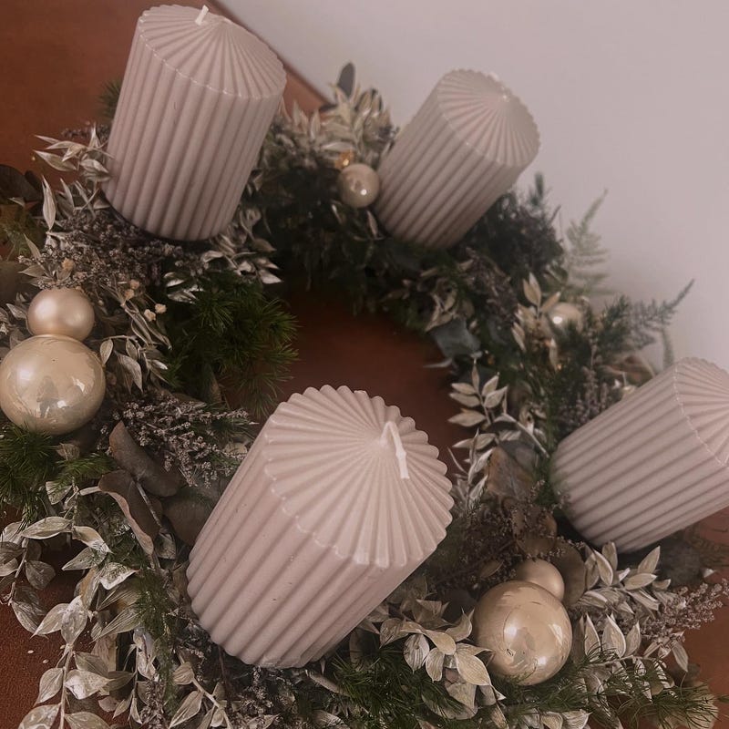 Adventskranz mit 4 kerzen und trockenblumen - Etsy.de
