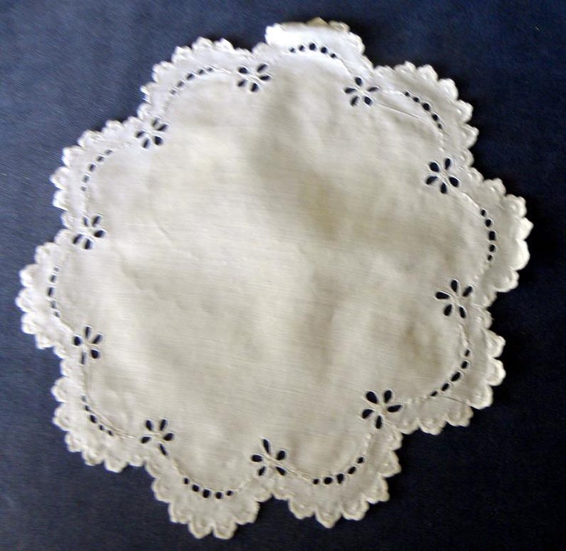 Victorian White Round Eyelet Doily Hand- Done Broiderie Anglaise With Festooned Hem 9.75 ...