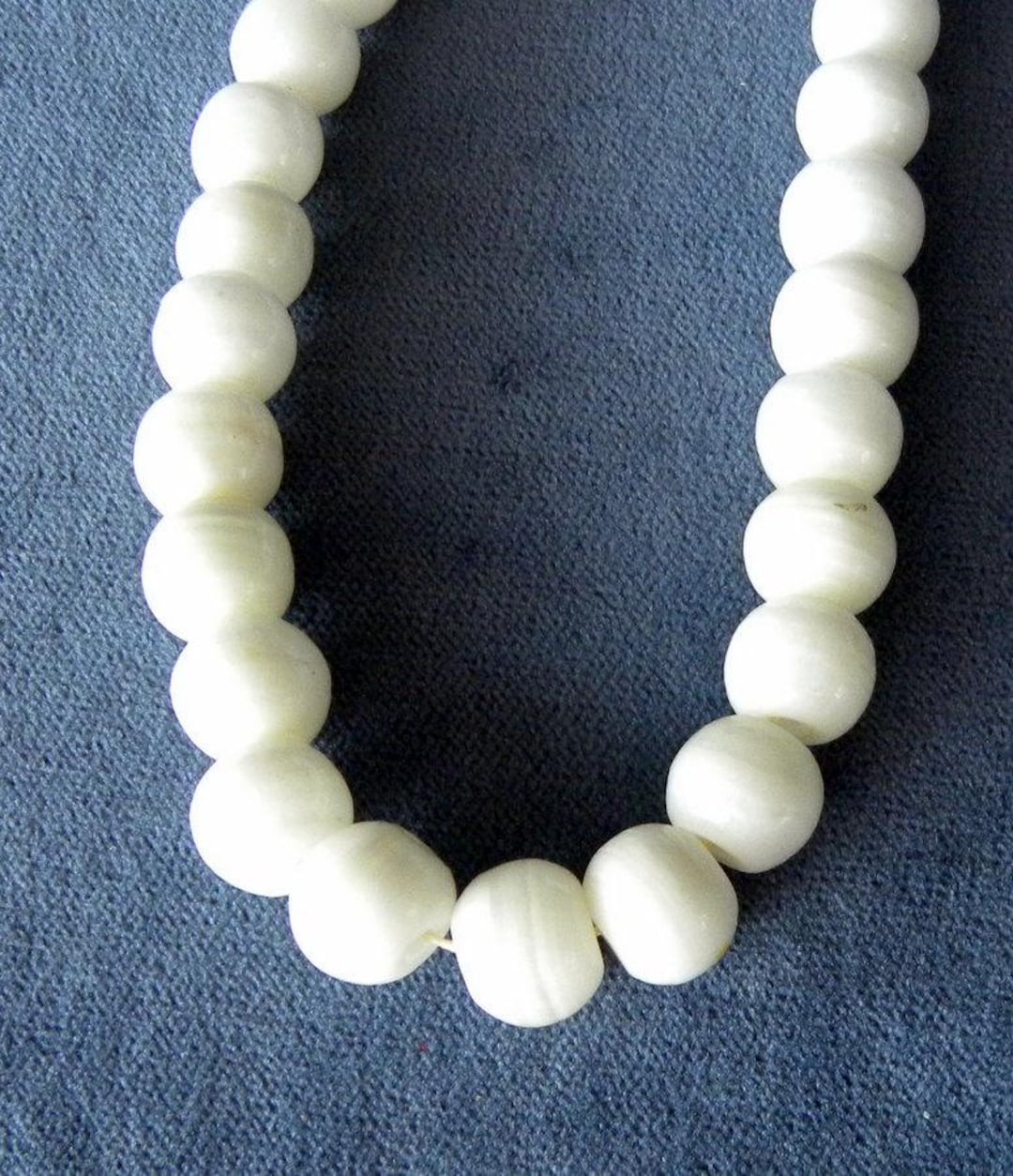 Vintage 18 White Alabaster Bead Necklace - Etsy