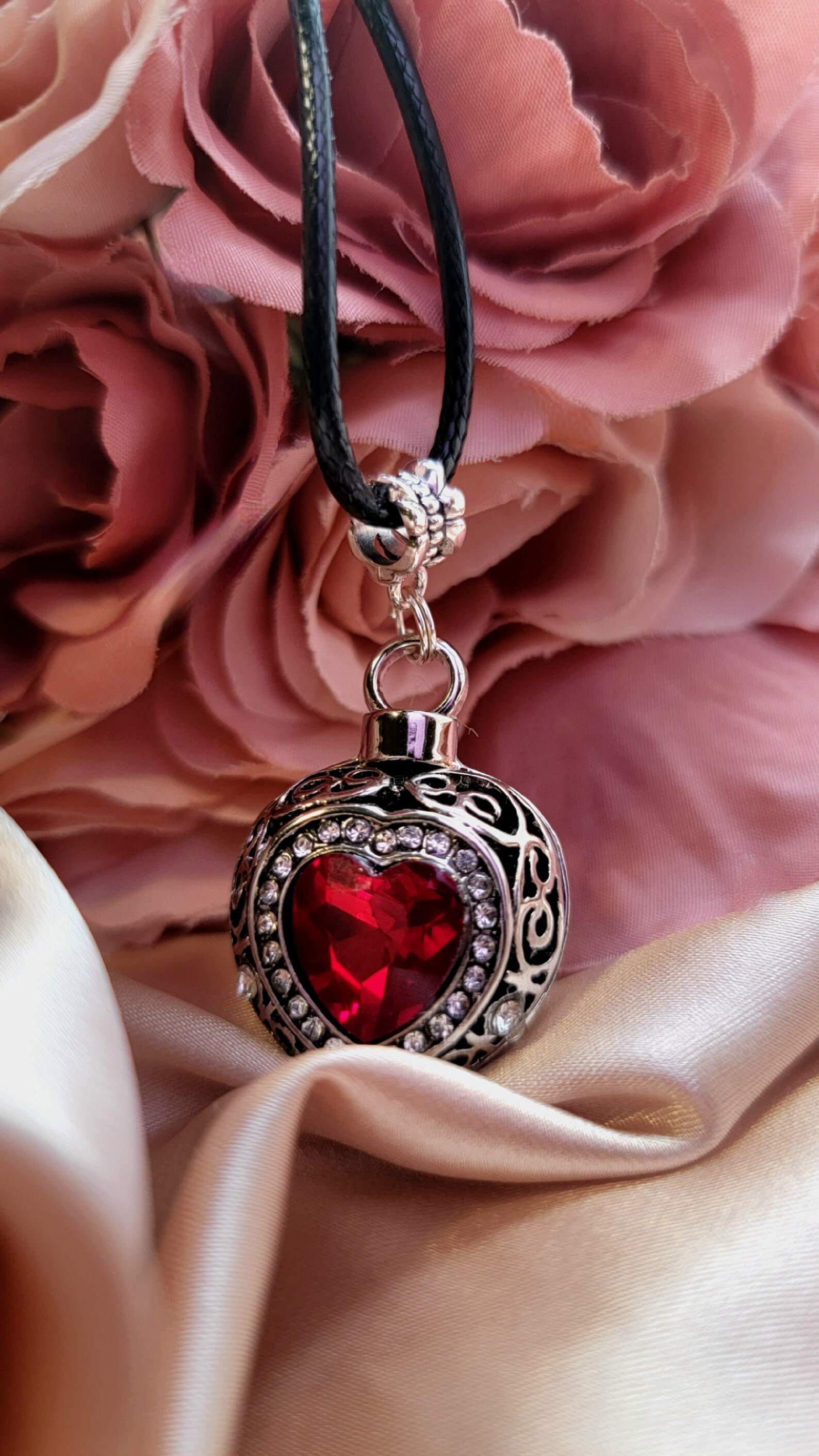 Blood-red Heart Shaped Necklace Queen of Hearts Necklace Red - Etsy