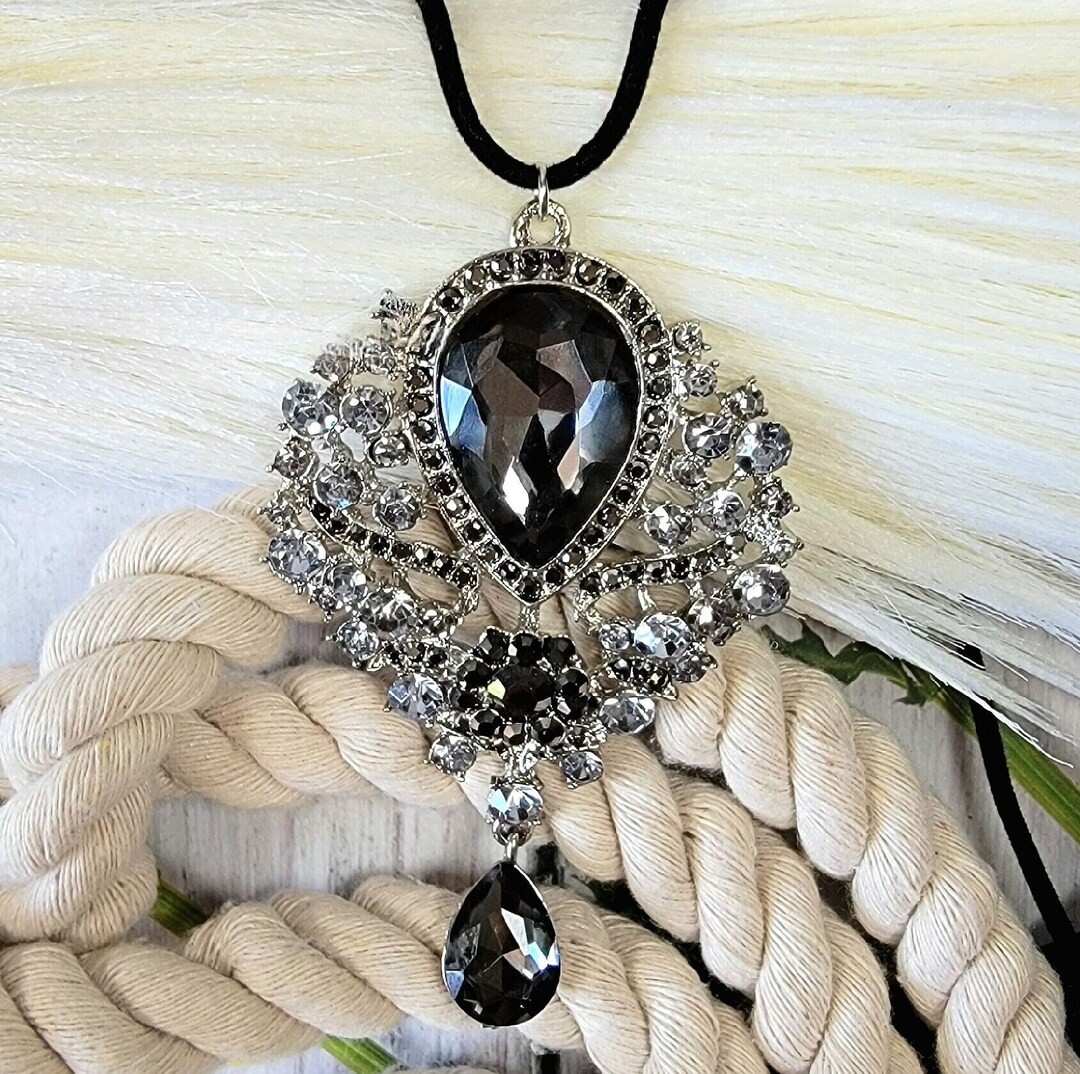 Regal Look Design Necklace, Formal Evening Accessory, Art Deco ...