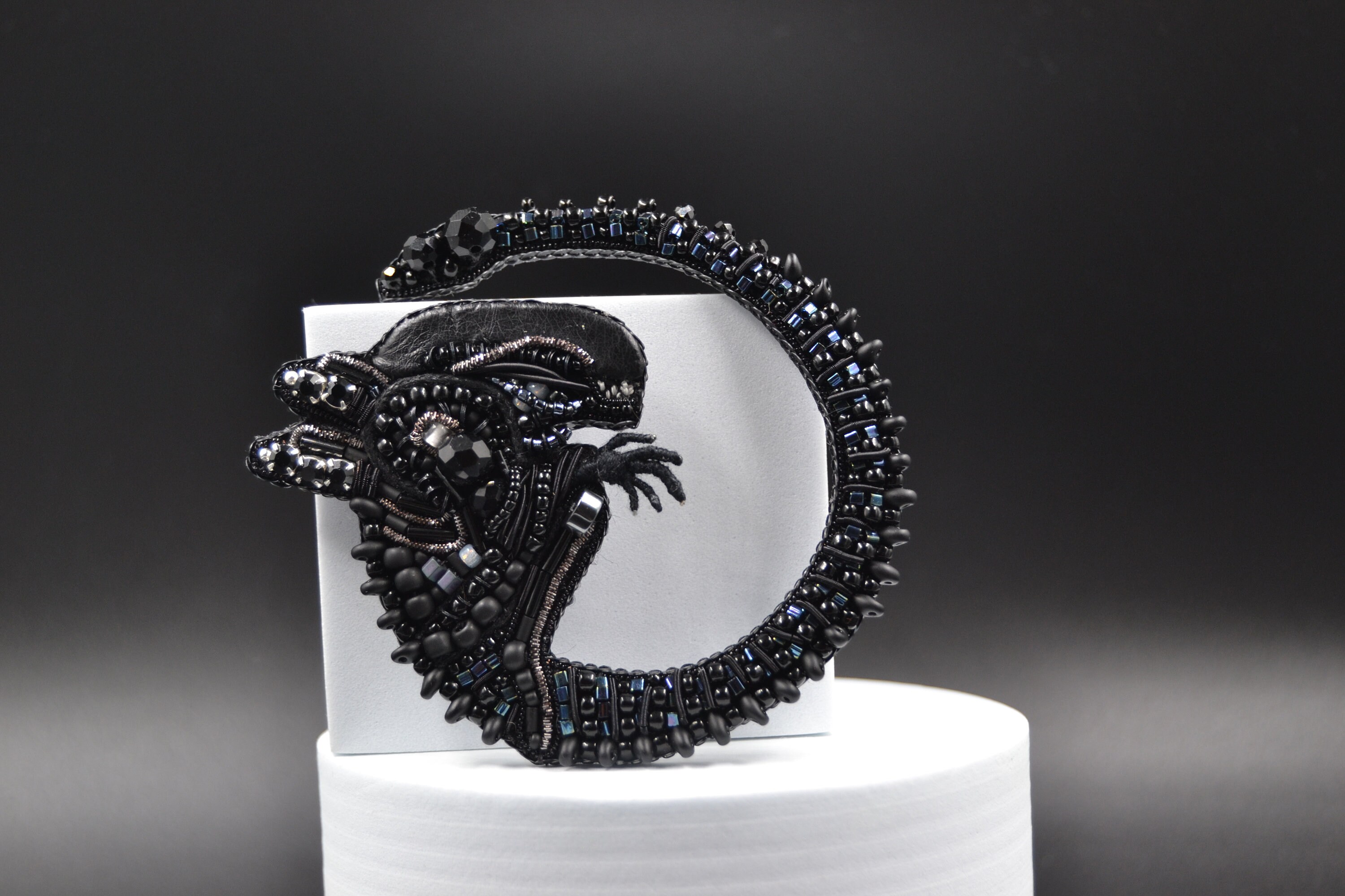 Brooch Alien-xenomorph Jewelry-aliens-alien Toy-black Brooch-embroidery ...