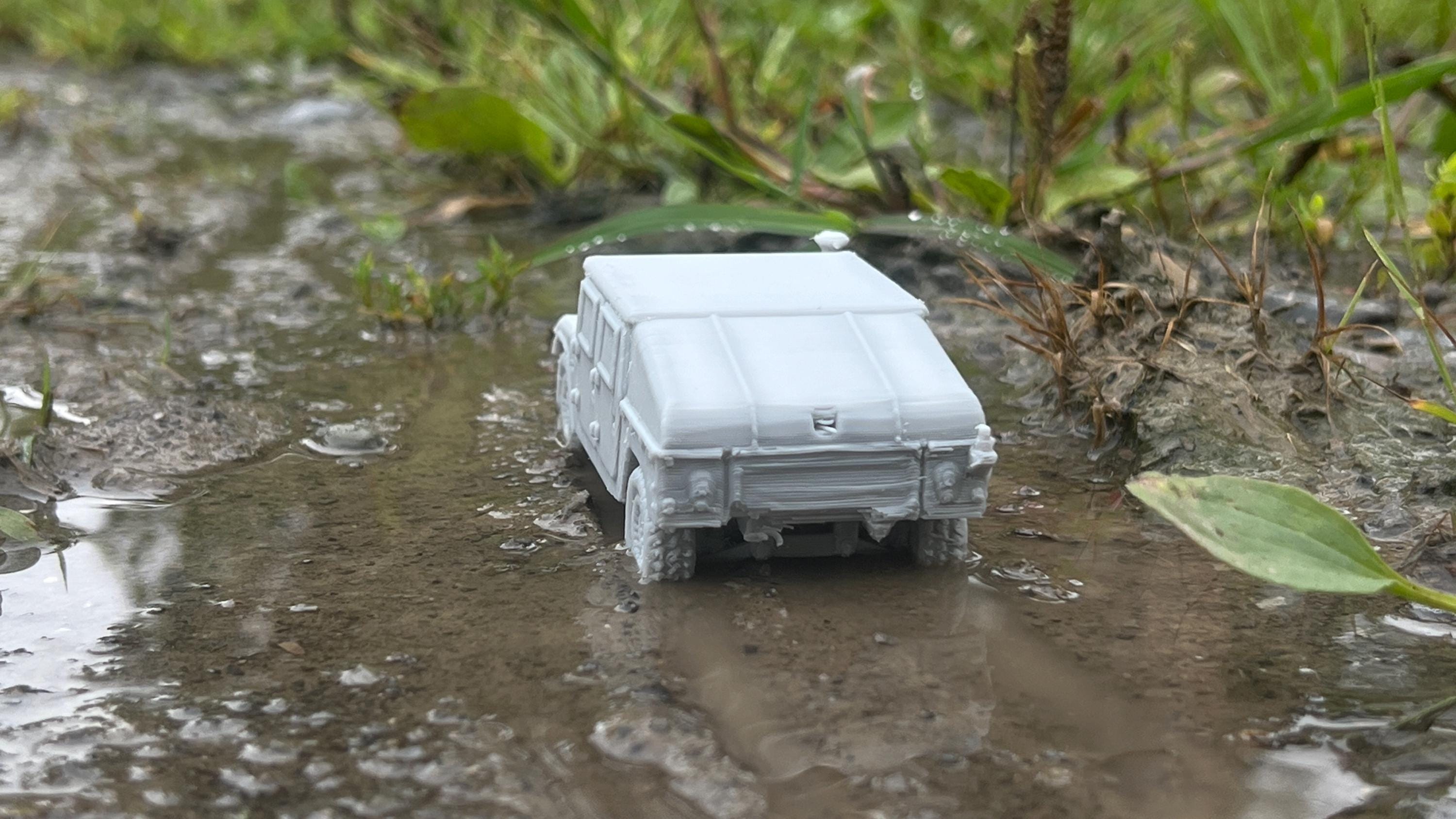 Armored Humvee: (HMMWV) Modern Military Vehicle, Model Railroading, and ...