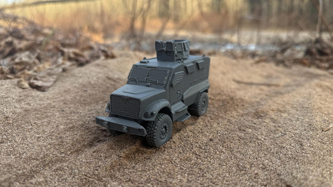 MAXXPRO MRAP 4x4: Modern Military Armored Vehicle for Model Railroading ...