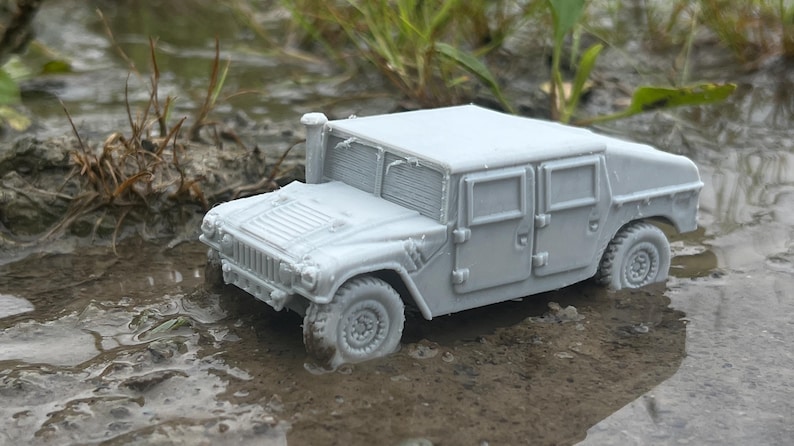 Armored Humvee: (HMMWV) Modern Military Vehicle, Model Railroading, and ...