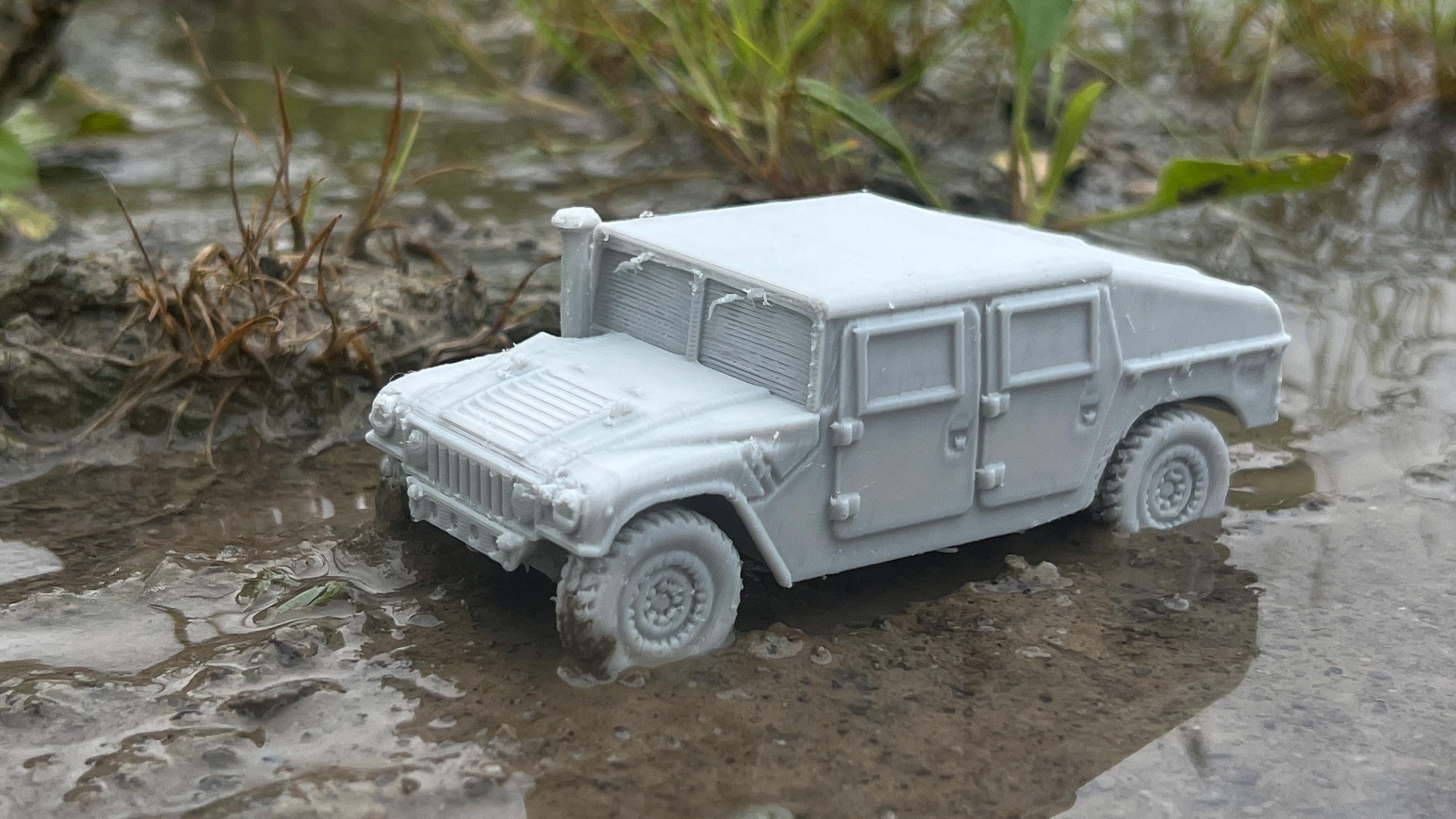 Armored Humvee: (HMMWV) Modern Military Vehicle, Model Railroading, and ...
