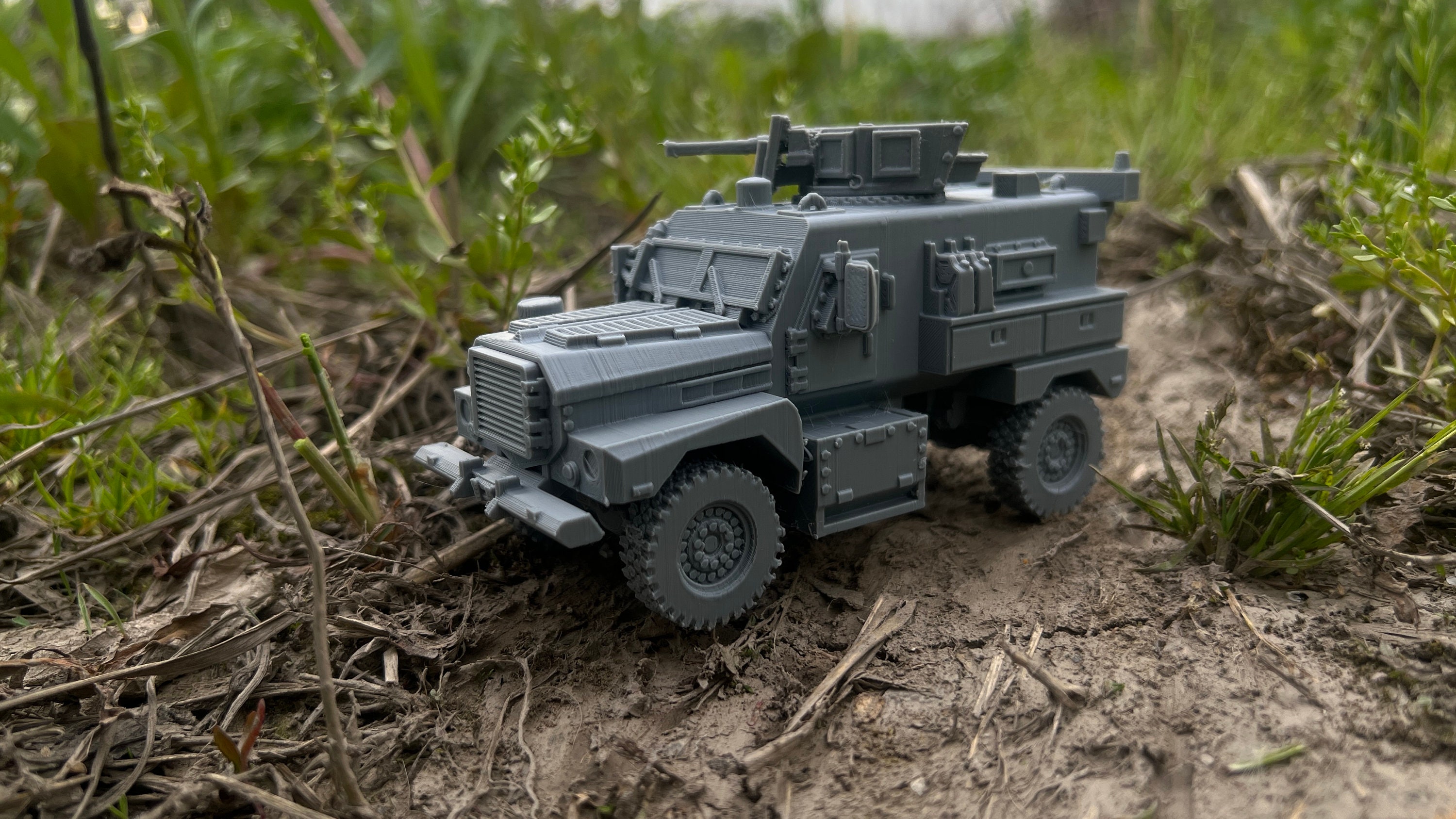 Cougar MRAP 4x4: Modern Military Armored Vehicle for Model Railroading ...