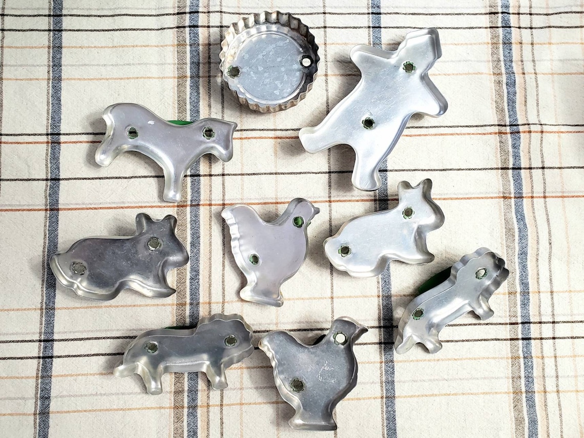 Vintage 1950s Tin Cookie Cutters Green Handle Old Metal Cookie Cutters ...