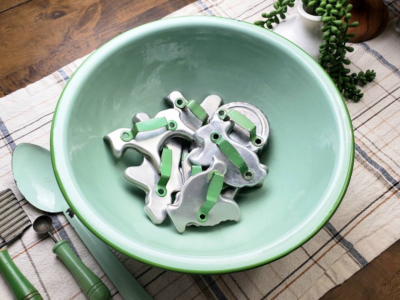 Vintage 1950s Tin Cookie Cutters Green Handle Old Metal Cookie Cutters ...