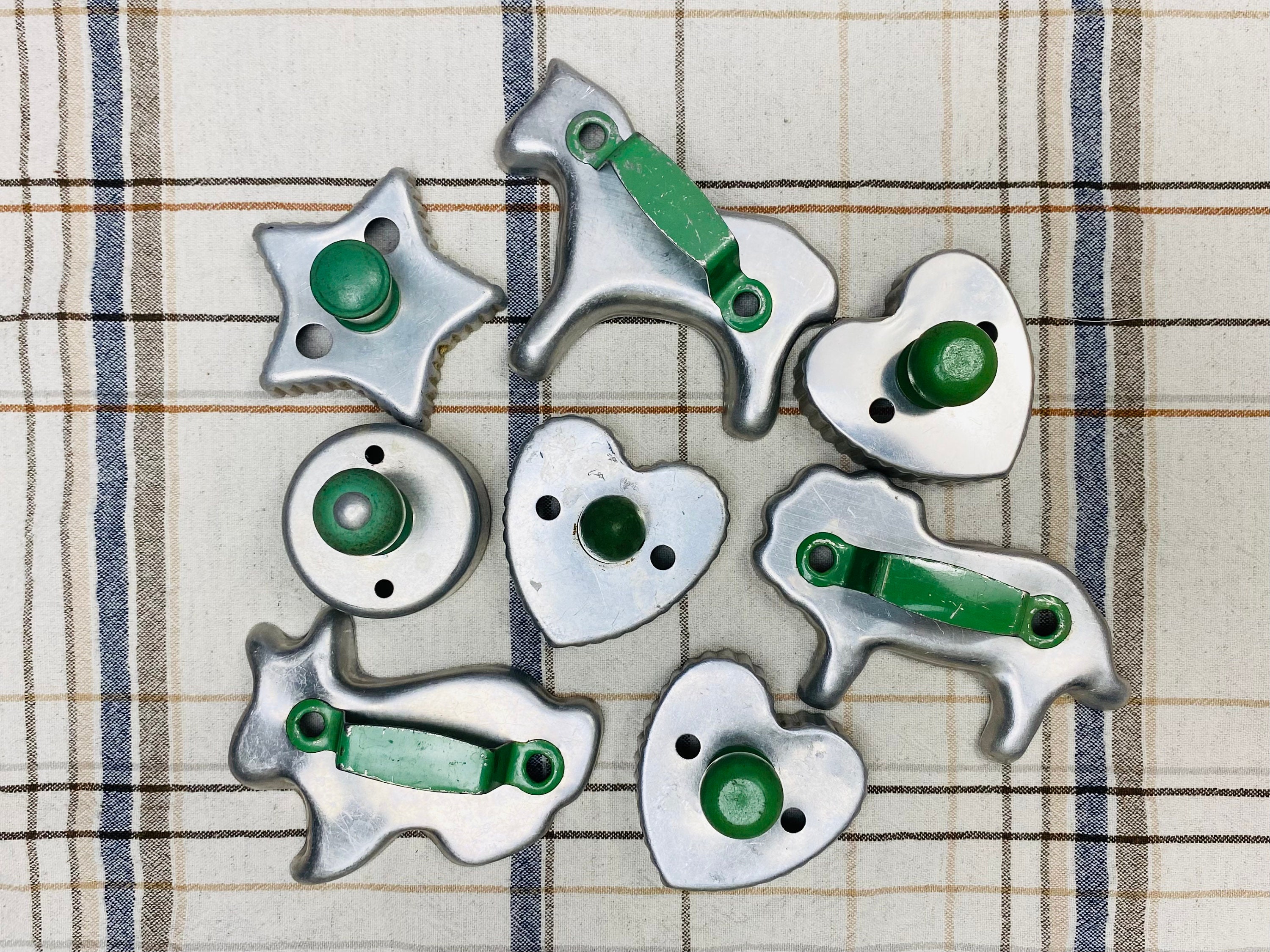 Vintage 1950s Tin Cookie Cutters Green Handle Old Metal Cookie Cutters ...