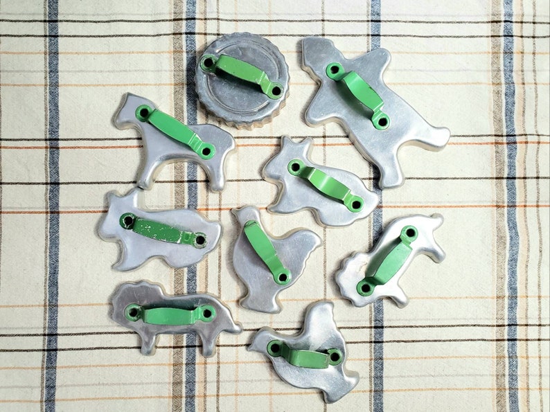 Vintage 1950s Tin Cookie Cutters Green Handle Old Metal Cookie Cutters ...