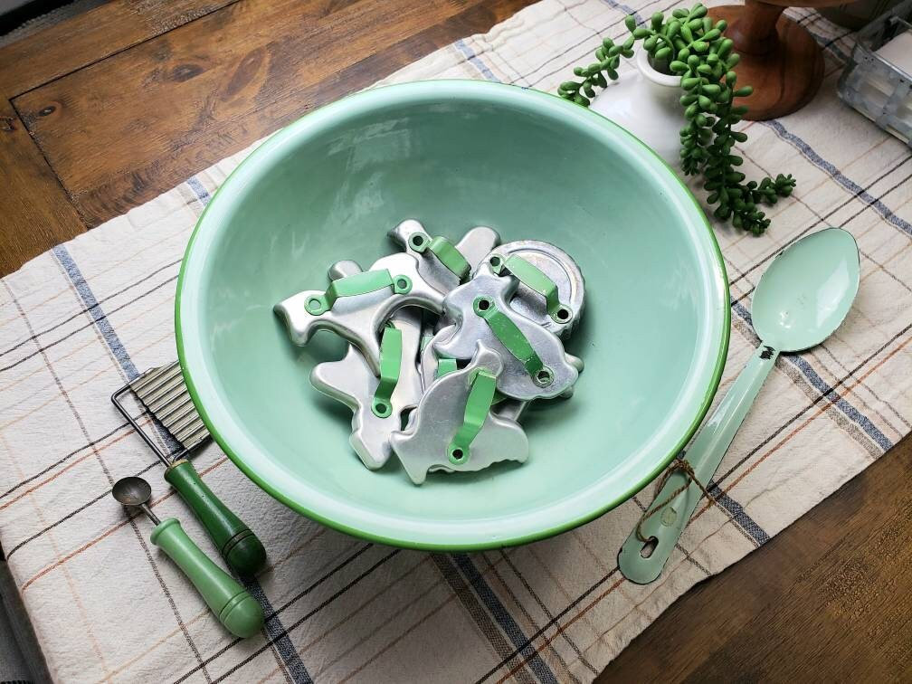 Vintage 1950s Tin Cookie Cutters Green Handle Old Metal Cookie Cutters ...
