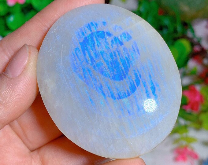 Blue Flashy Moonstone Palm Stone, Jewelrylous Moonstone Crystal Oval ...