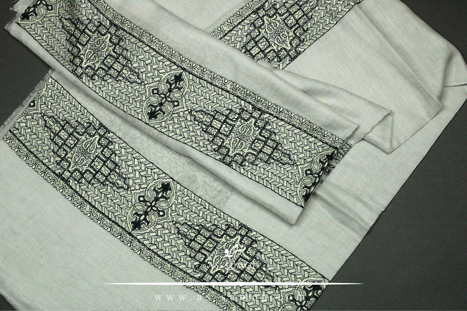 Authentic Light Grey Omani Massar Embroidered Scarf Amazing Keffiyeh ...