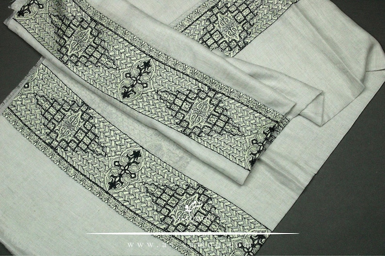 Authentic Light Grey Omani Massar Embroidered Scarf Amazing Keffiyeh ...