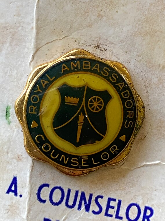 Vintage Costume Jewelry Pin Lapel Royal Ambassadors C… - Gem