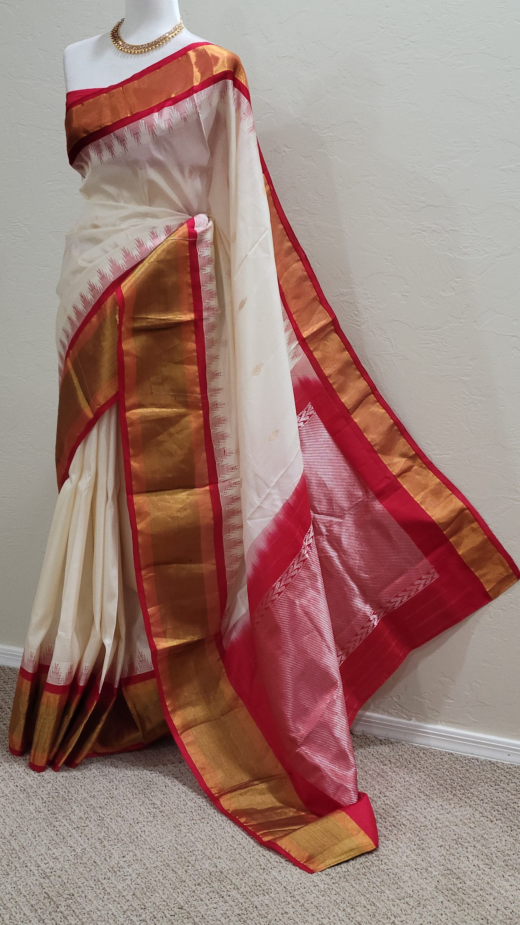 Pure Handloom Gadwal Saree | White and Red Gadwal Saree | Grand Festive ...