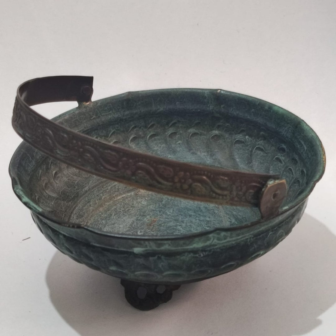 Vintage Water Bucket, Bronze Bucket With Molded Body and Movable ...